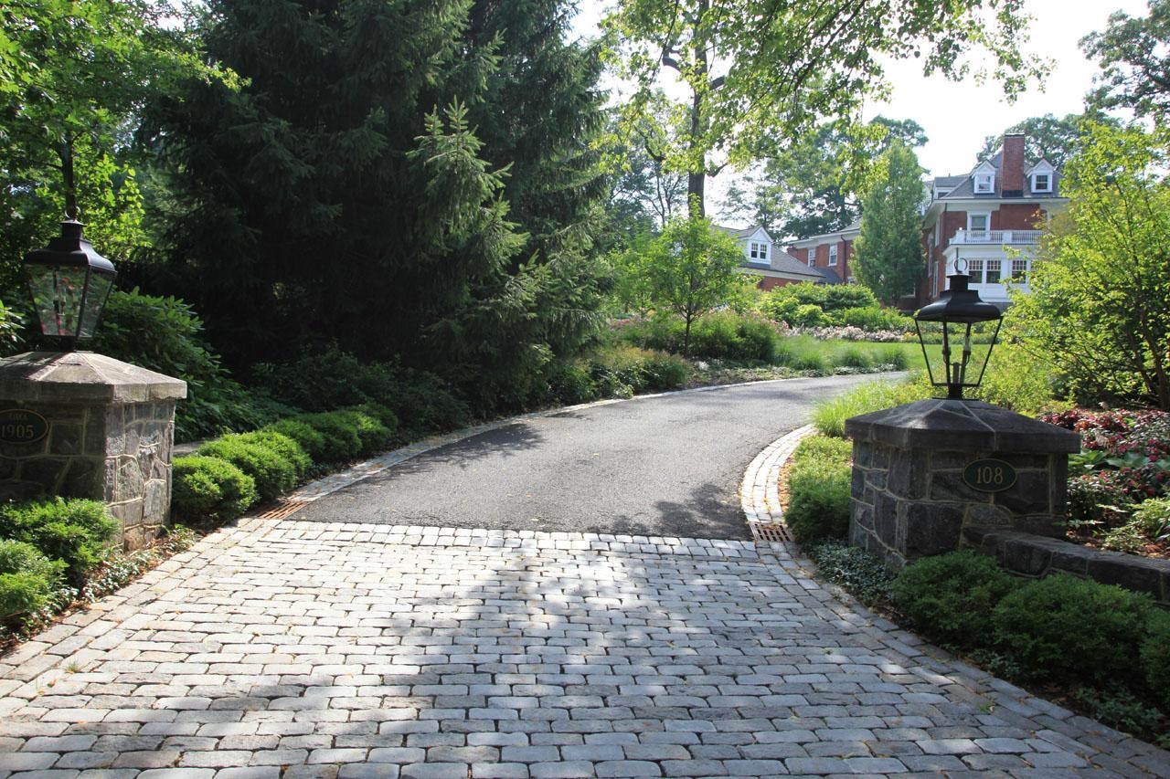 Some Of The Tips And Best Walkway Designs For Your Home - The Blog Frog